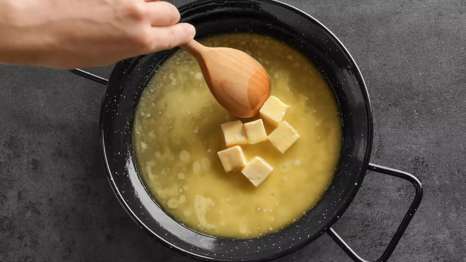 Perché è necessario iniziare a utilizzare il burro marrone nelle tue ricette