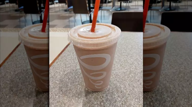 suklaa ja maapähkinävoi smoothie