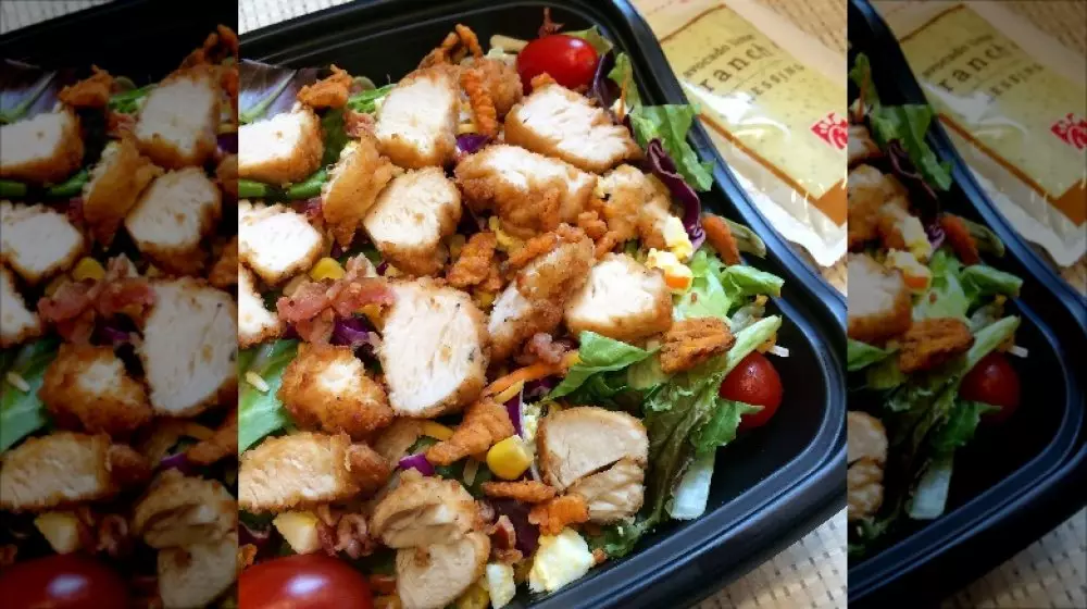 Salad ị na-ekwesịghị ịtụ na Chick-Fil-A