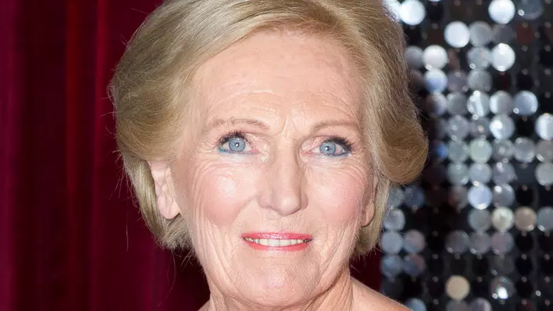 Ho thunngoa ha hlooho ea Mary Berry