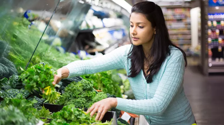 Vorgeschnittenes Gemüse im Supermarkt