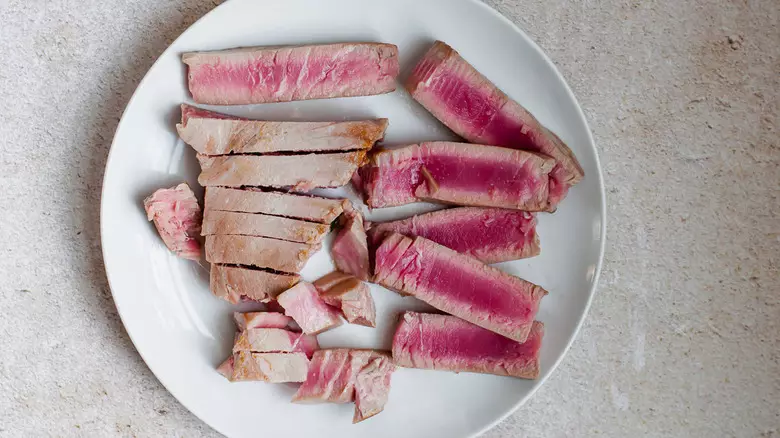 gesneden tuna steaks