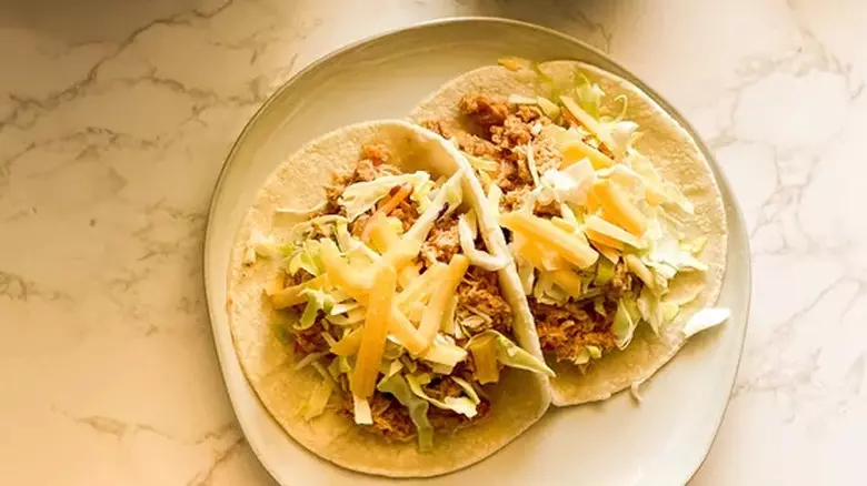 Sou entènèt jwèt Slow Cooker Poul Tacos