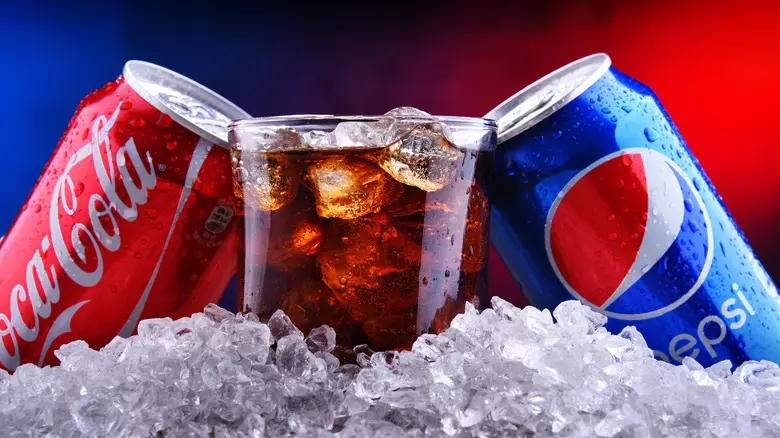 Blikkie coke en 'n blikkie Pepsi