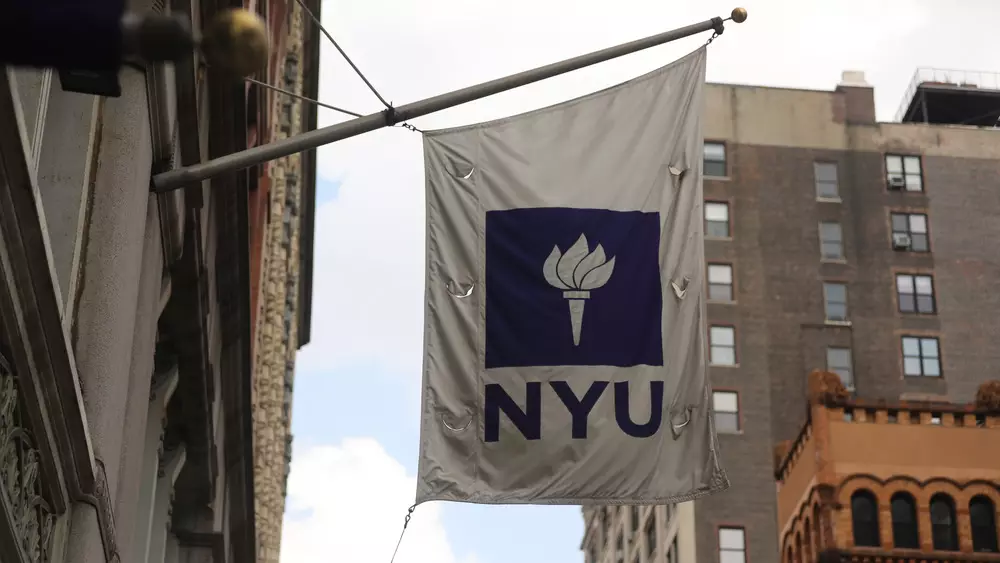 bangunan karo flag NYU