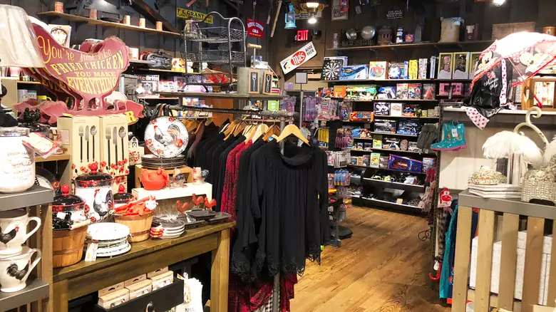 À l'intérieur d'un Cracker Barrel