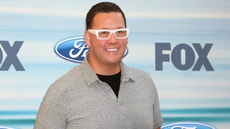 Graham Elliot sa gray