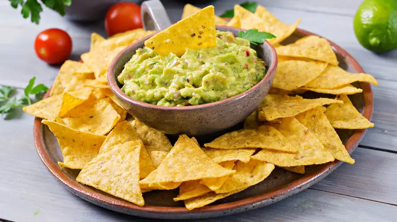 Tortillachips med guacamole