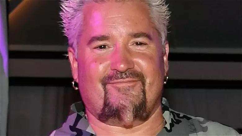 Guy fieri na-amụmụ ọnụ ọchị