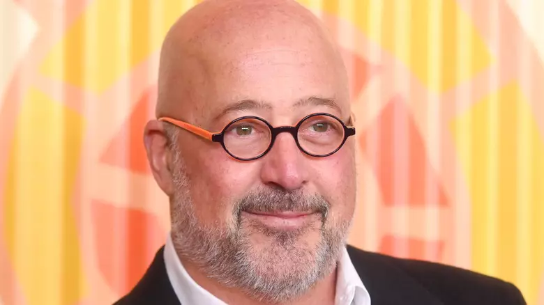 O presentador de televisión Andrew Zimmern