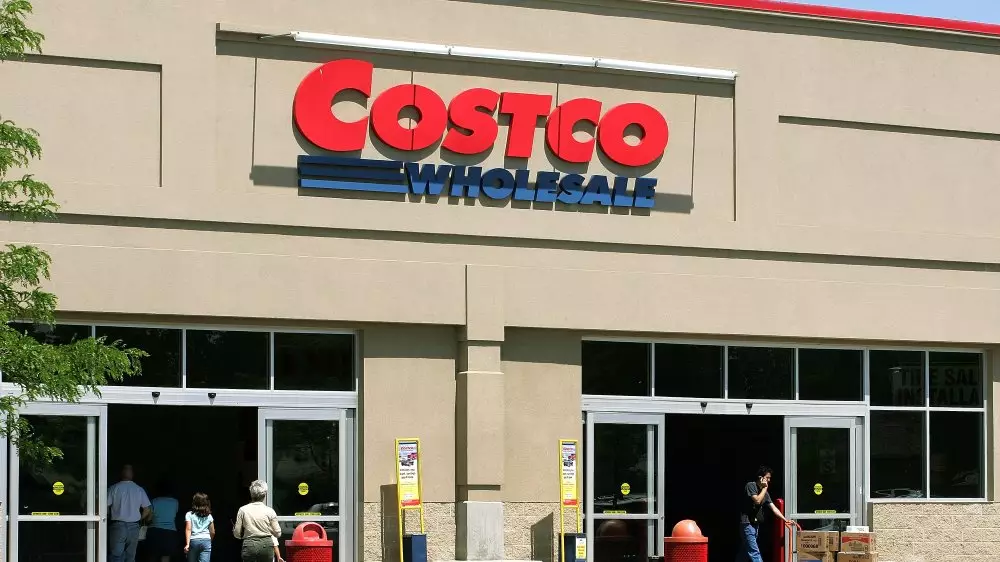 basebetsi ba lebenkele la korosari ea costco