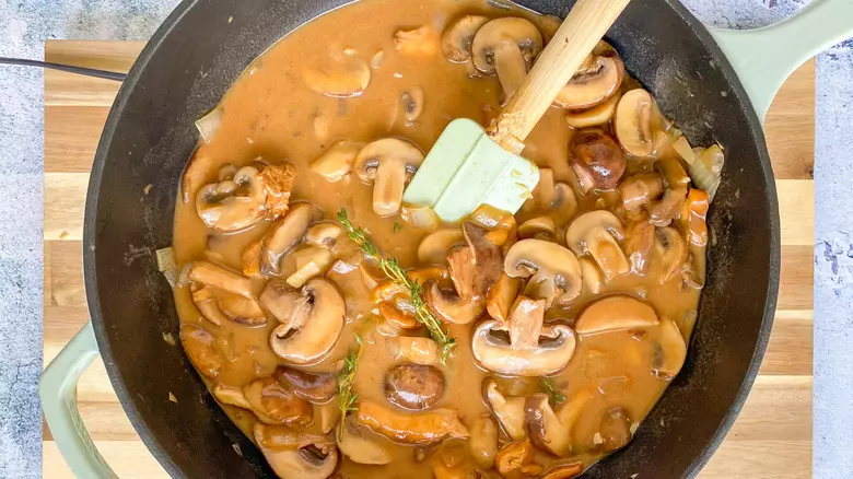 champignons in een pan