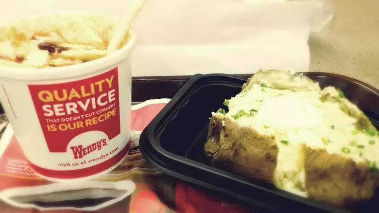 Wendy's pieczone ziemniaki chili kwaśna śmietana