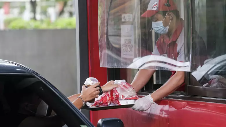 Obtendo fast food através de uma janela