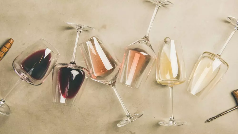 Ποτήρια κρασιού σε διαφορετικά στυλ