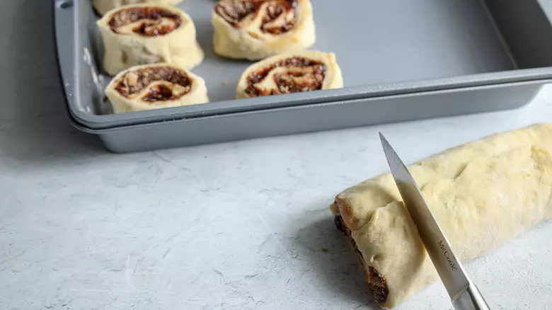 I-Rolled and sliced intlama ye-s'mores cinnamon rolls