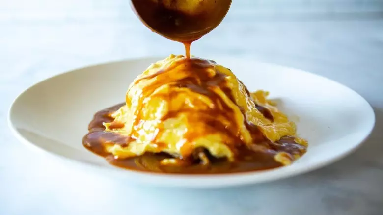 demi-glace fiind turnat pe omurice