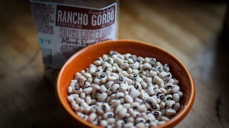 Feixóns pintos de Rancho Gordo en cunca de laranxa