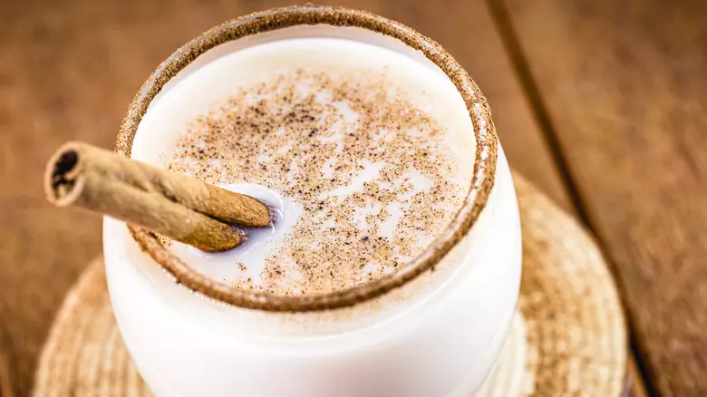 Koob almond nog ah oo leh lowska dushiisa