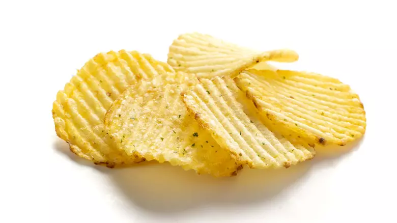 valoviti krompirjev čips