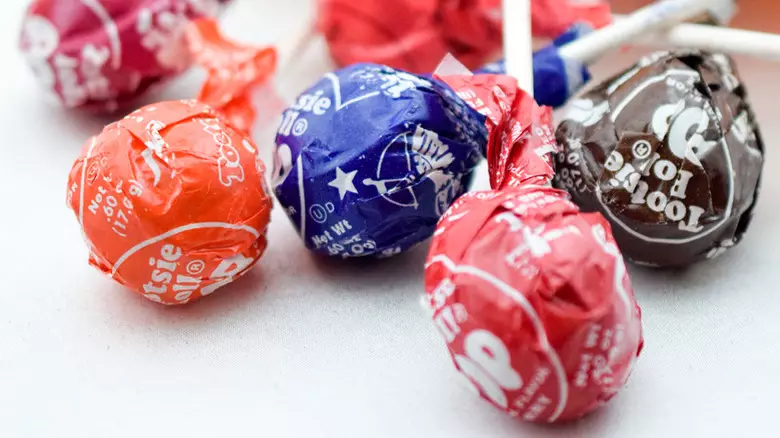 Oriṣiriṣi ti Tootsie Rolls lollipops