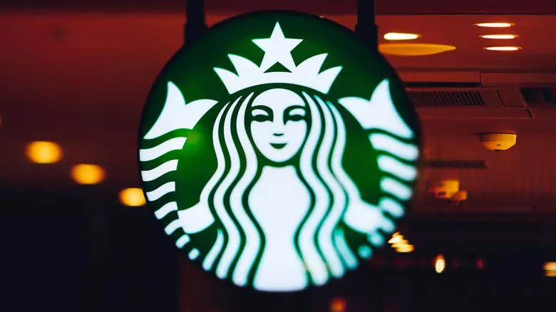 Логотип менен Starbucks белгиси