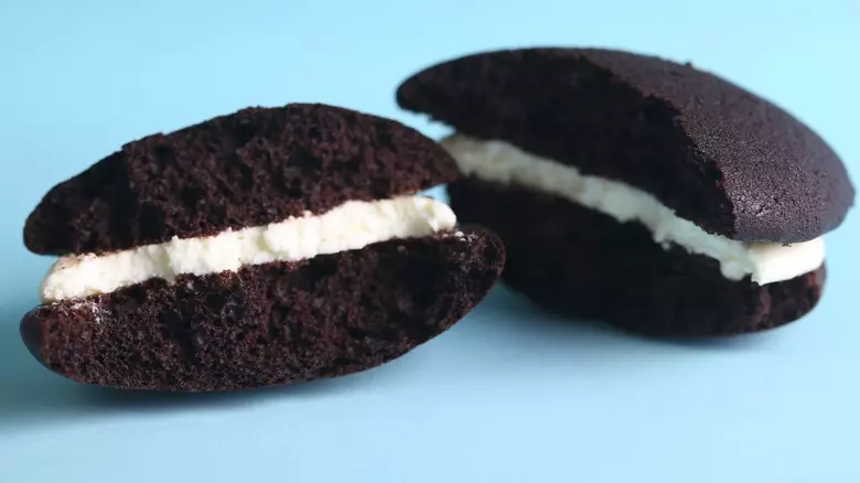 Chocolate whoopie pies gbara ọchịchịrị