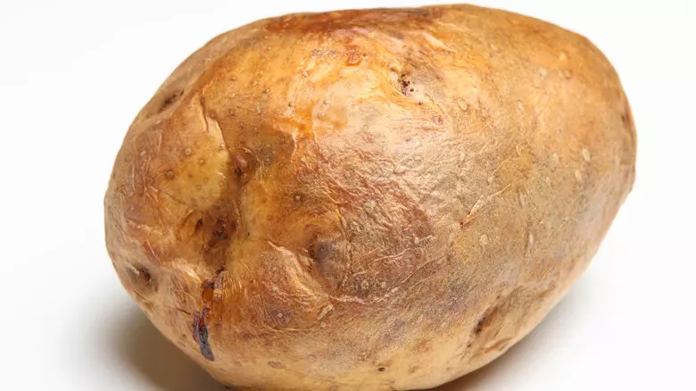 zwykły pieczony ziemniak