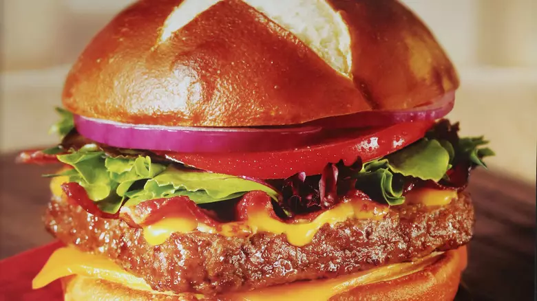 Wendy's pereca slanina cheeseburger