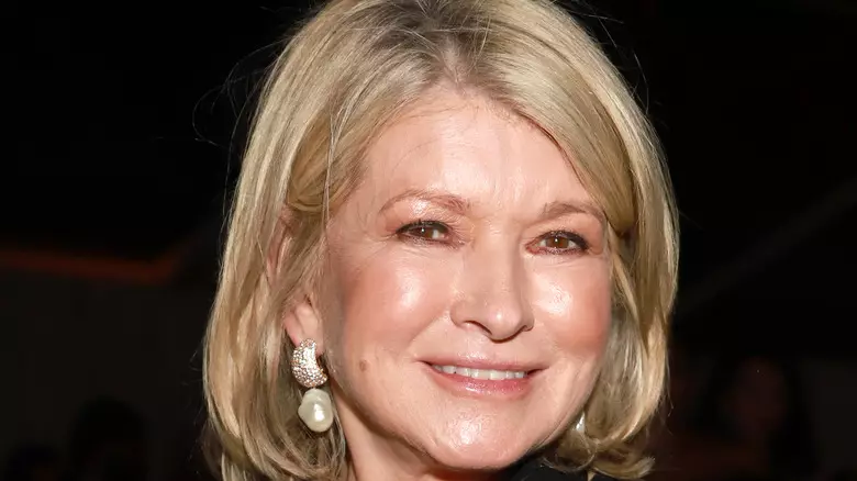 Martha Stewart oo dhoola cadeynaysa