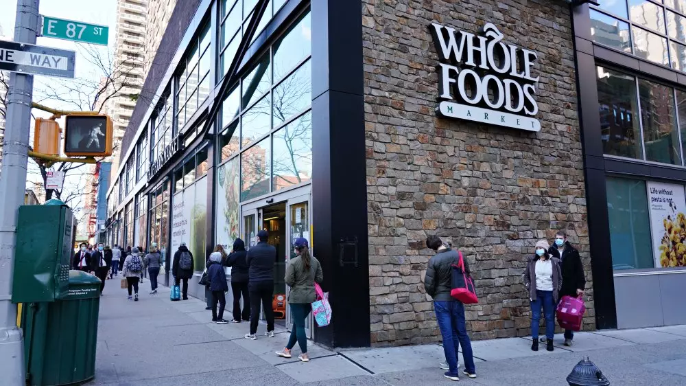 מדוע מדיניות המסכות החינמיות החדשה של Whole Foods כל כך חשובה