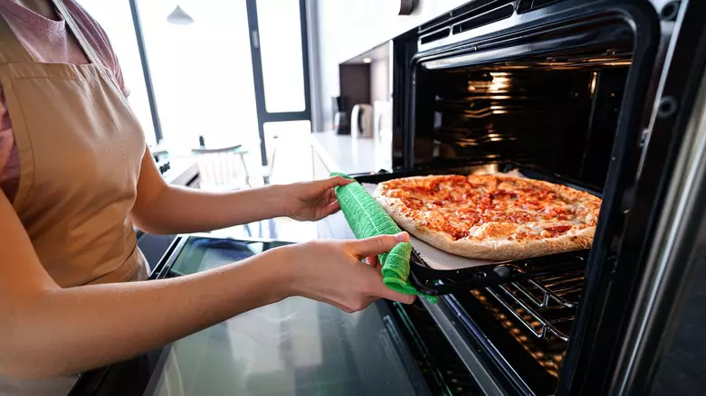 virino elprenanta picon el la forno