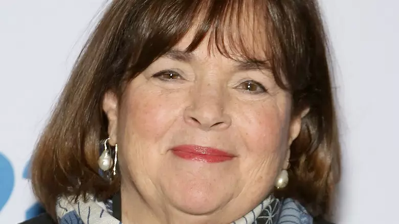 Ina Garten smaidot un pozē pasākumā