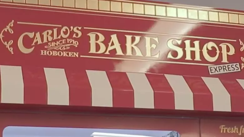 מכונה אוטומטית לממכר עוגות של Carlo's Bake Shop Express לאס וגאס