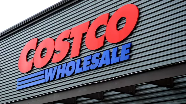 Sab nrauv ntawm lub khw Costco