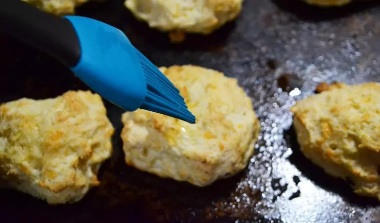 Copycat Red Lobster Cheddar Bay Biscuits opskrift 13733_16