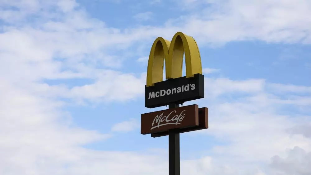 McDonald's ဆိုင်းဘုတ်