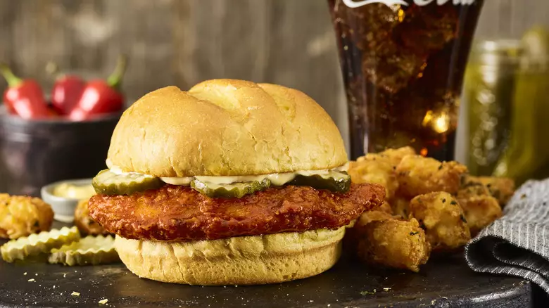 Repas Smashburger Scorchin' Hot Crispy Chicken Sandwich