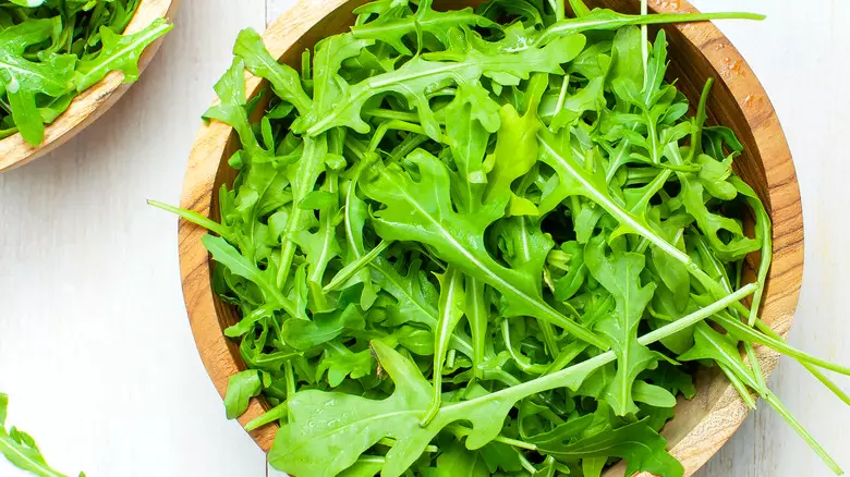 Təzə arugula göyərti