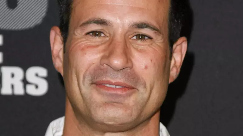 Sam Calagione su sfondo nero