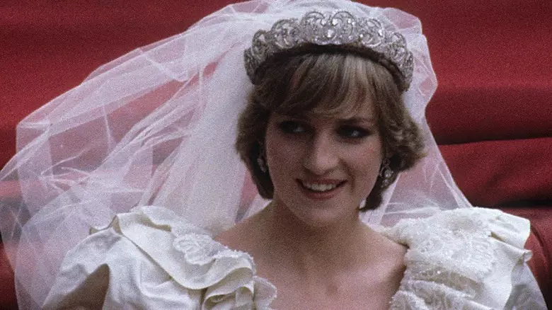 Princesa Diana en vestido de noiva