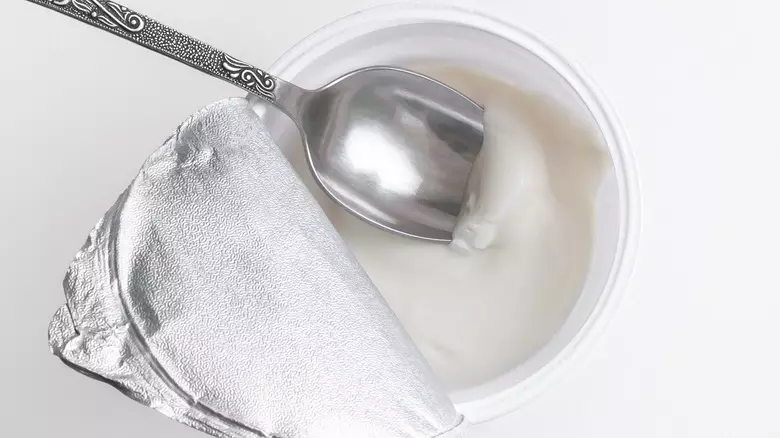 I-spoon kwi-container cream omuncu