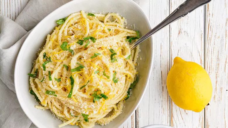 Pasta italiana al limone