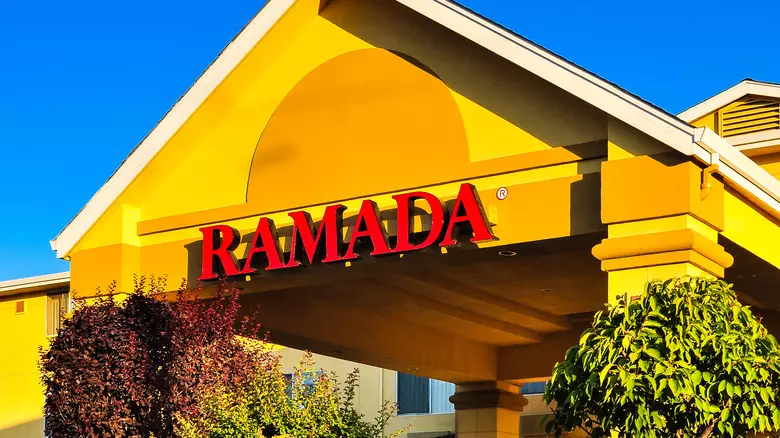 Ramada Inn արտաքին նշան