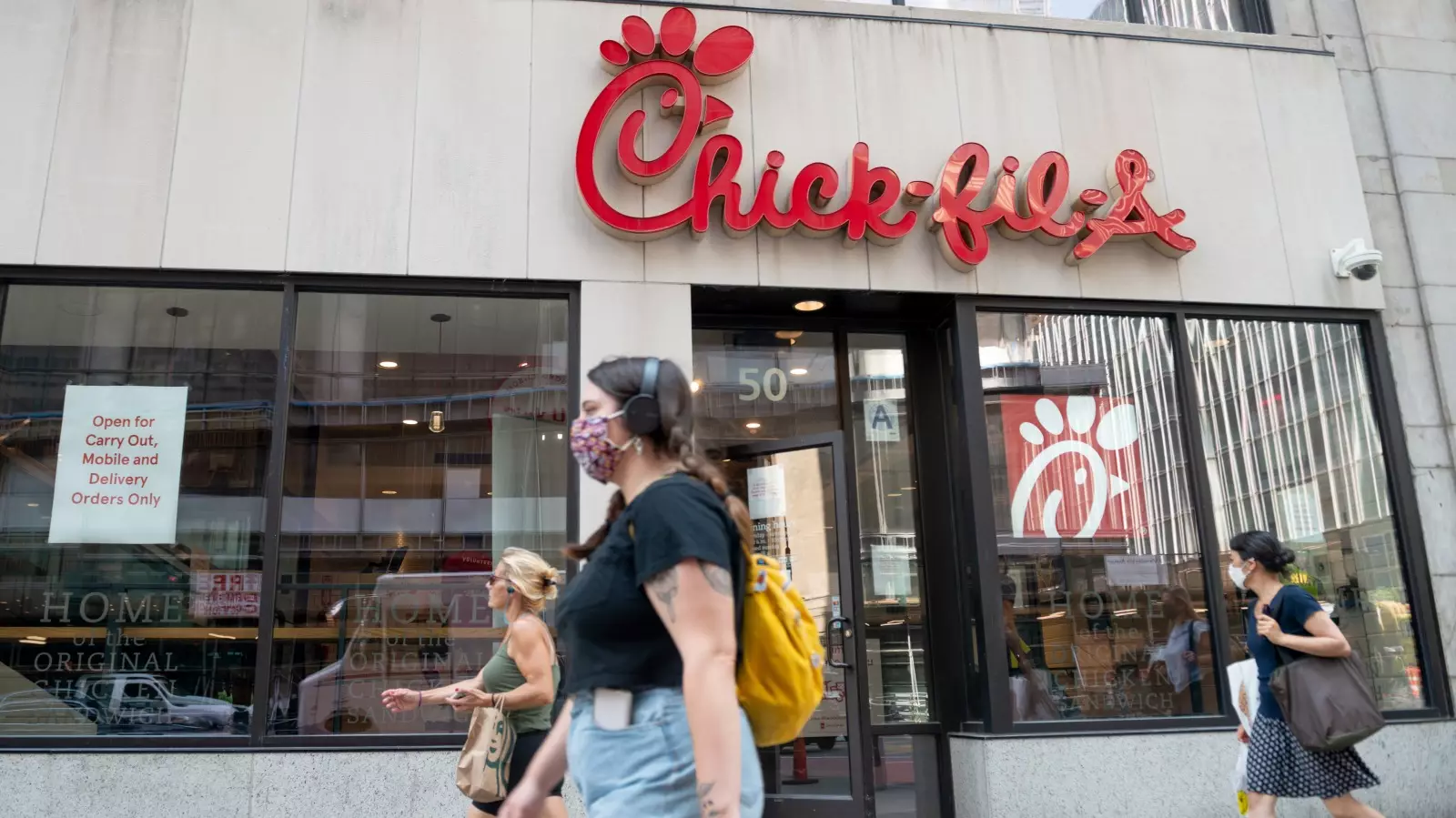 Eyi ni Ohun ti Eniyan N Sọ Nipa Awọn ohun elo Ounjẹ Chick-Fil-A