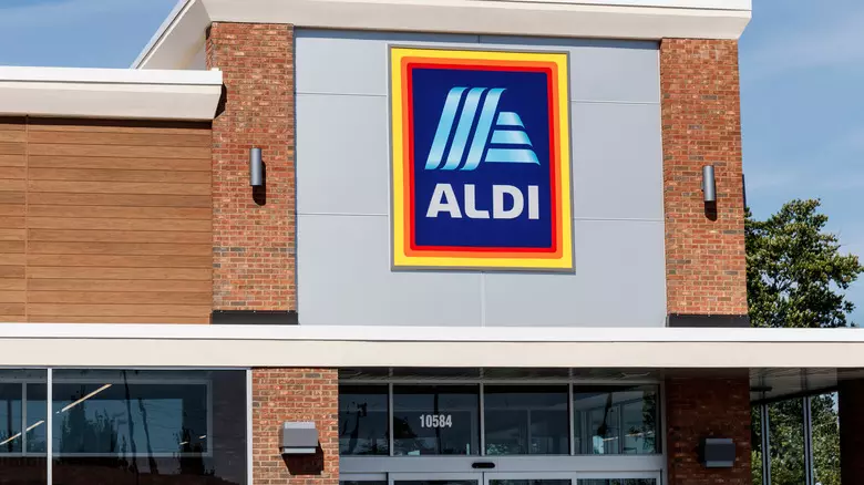 Aldi mağazasının xarici görünüşü