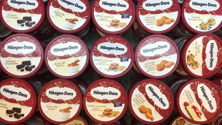 Blasau hufen iâ Häagen-Dazs amrywiol