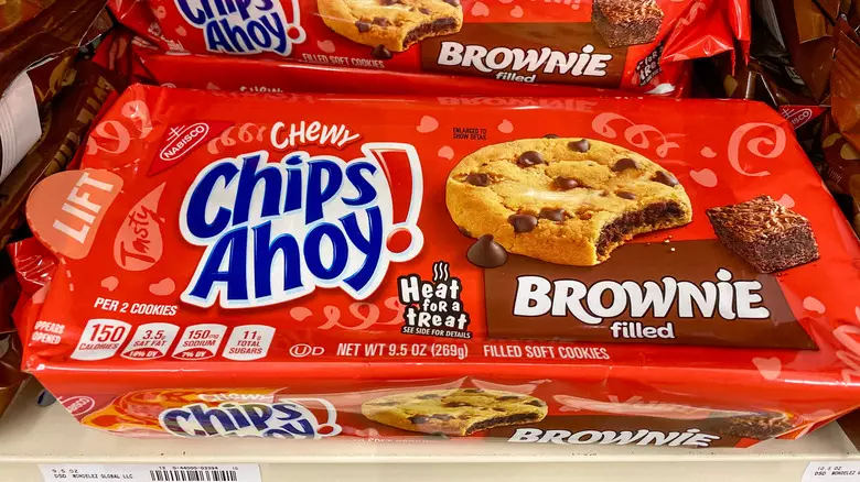 चिप्स Ahoy Chewy Brownie भरिएको कुकीहरूको प्याकेज