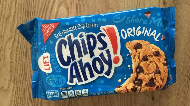 Một gói bánh quy giòn Chips Ahoy