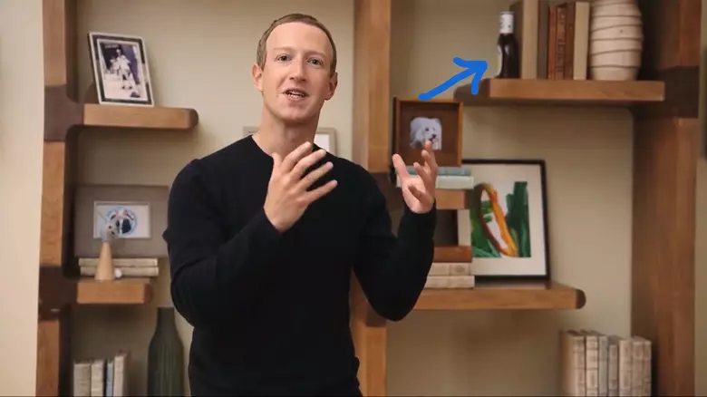 Mark Zuckerberg elehtii ja puhuu